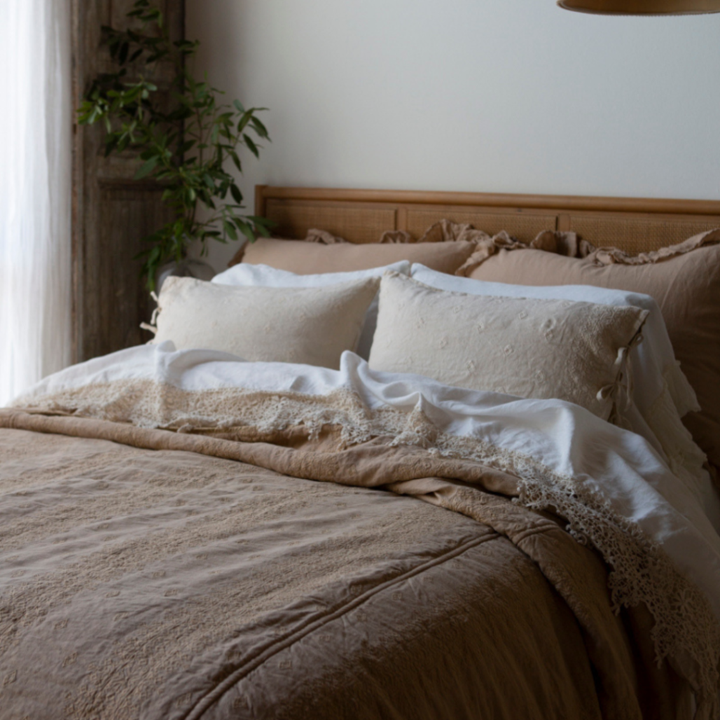 Ines & Linen in Honeycomb, Parchment and Winter White Bella Notte ...